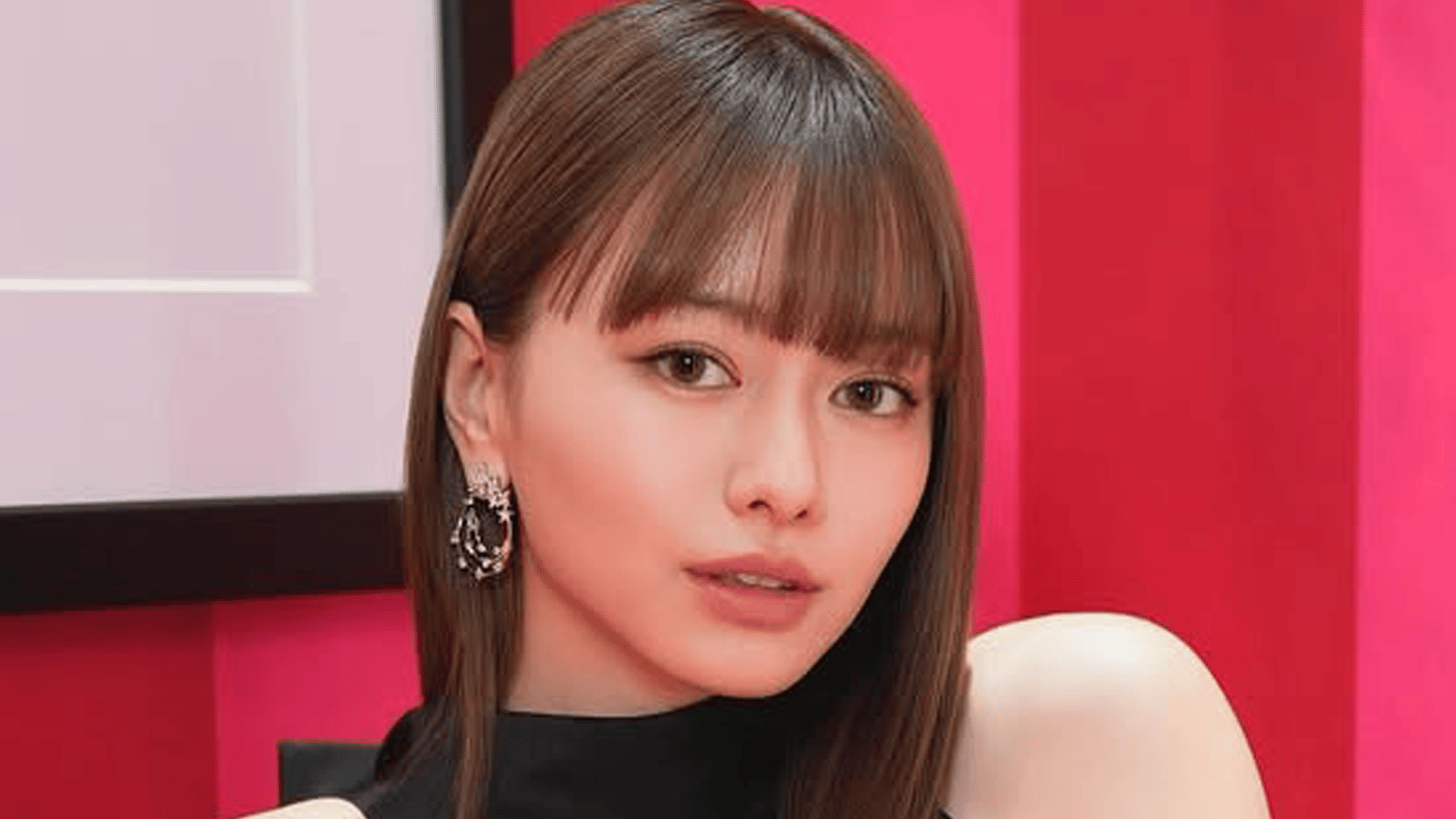 山本舞香(27)美脚際立つセクシーな姿に夫・マイファスHiroや勝地涼が反応 - ABEMAエンタメ - 話題のSNS (ニュース) | 無料動画・見逃し配信を見るなら | ABEMA