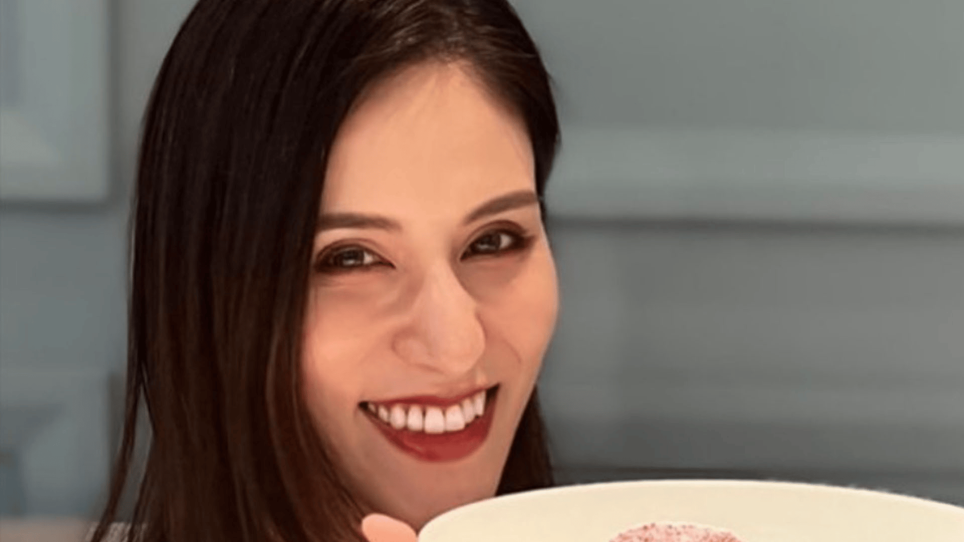 元チャゲアス ASKAの娘・宮﨑薫(35)父親とのハグ動画に「泣きそうになりました」などの声 - ABEMAエンタメ - 話題のSNS (ニュース) | 無料動画・見逃し配信を見るなら | ABEMA