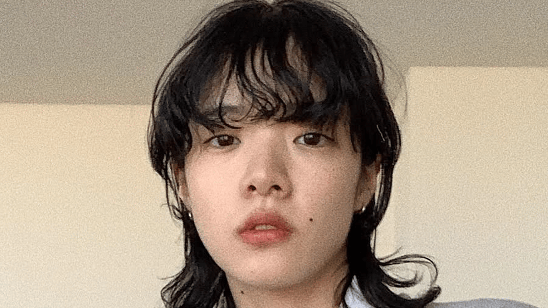 腕のタトゥーが話題・あいみょん(30) 楽屋で自撮りしたプライベート動画 - ABEMAエンタメ - 話題のSNS (ニュース) | 無料動画・見逃し配信を見るなら | ABEMA