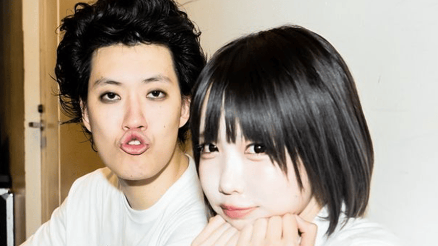 霜降り明星・粗品&あのちゃん ライブでの2ショットに反響の声「結婚式で流れる映像?」「仲良すぎて羨ましい」 Abemaエンタメ 話題の
