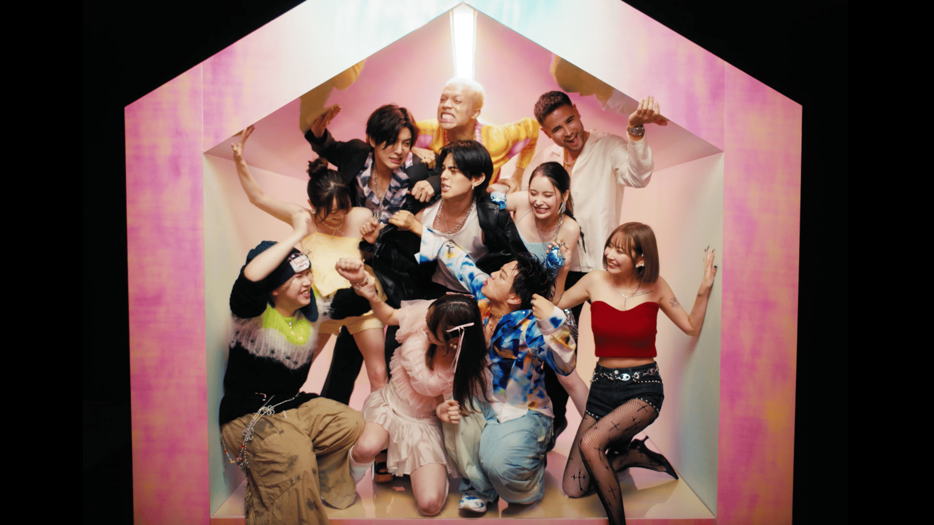 HASHTAG HOUSE（ハッシュタグハウス） - HASHTAG HOUSE(ハッシュタグハウス) - 【オープニング映像】インフル ...